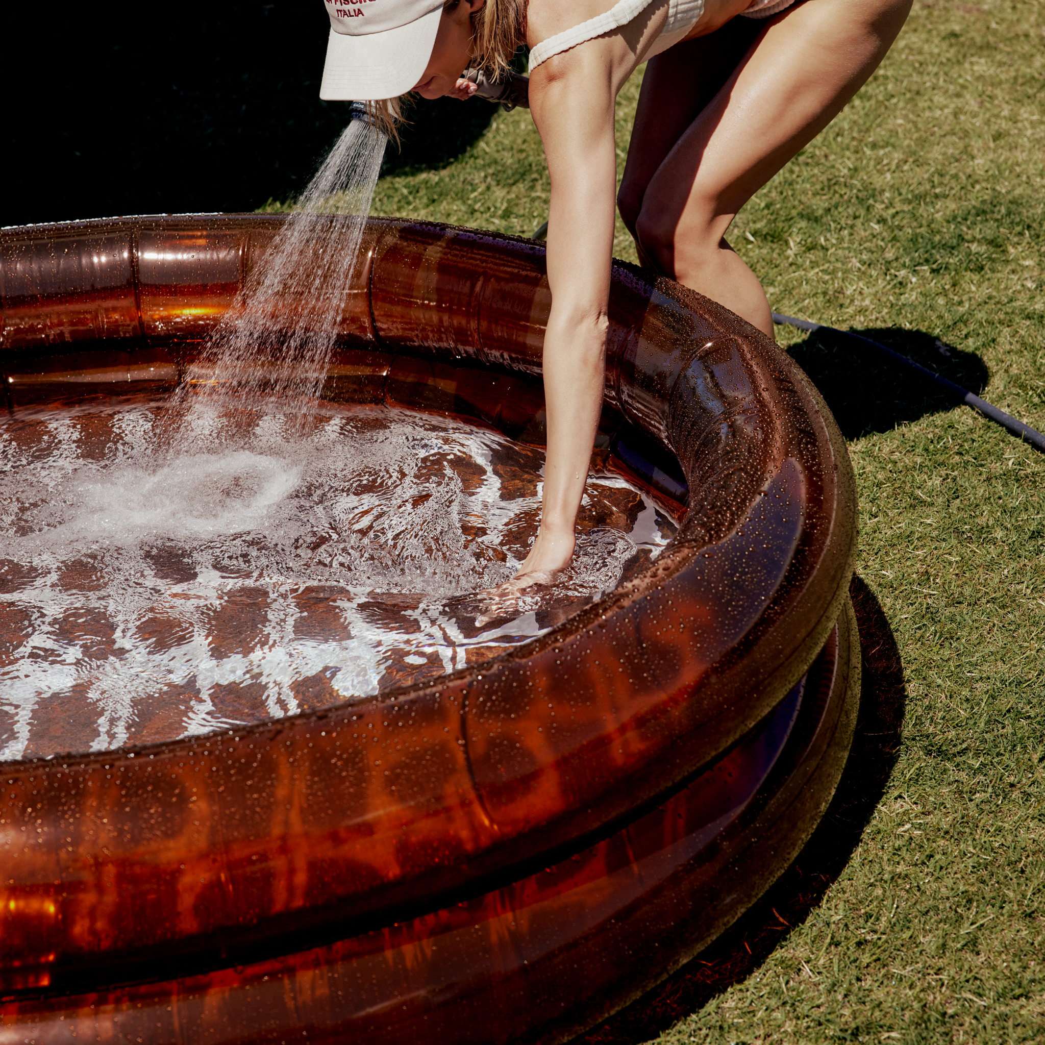 Hourglass Amber Pool – Pool Buoy Trading